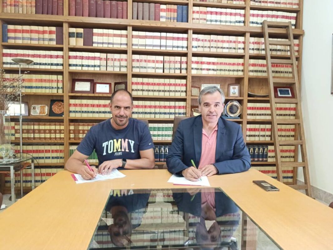 Aspe firma el convenio de colaboración con los Moros y Cristianos ...